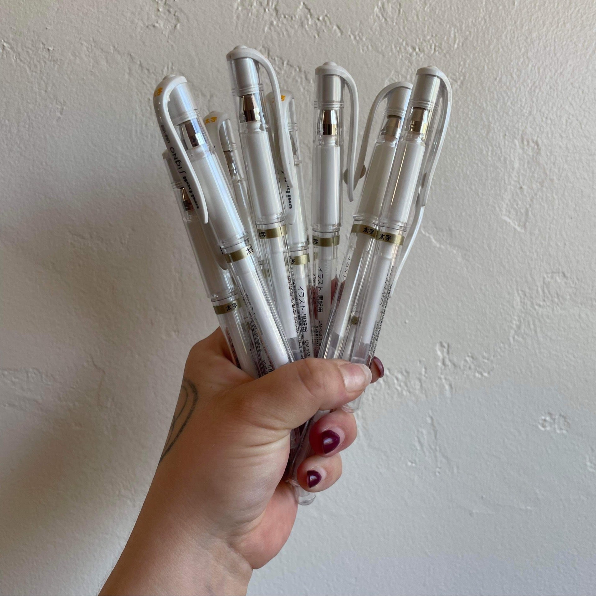 Uni-Ball Signo White Jelly Pen | Overlap